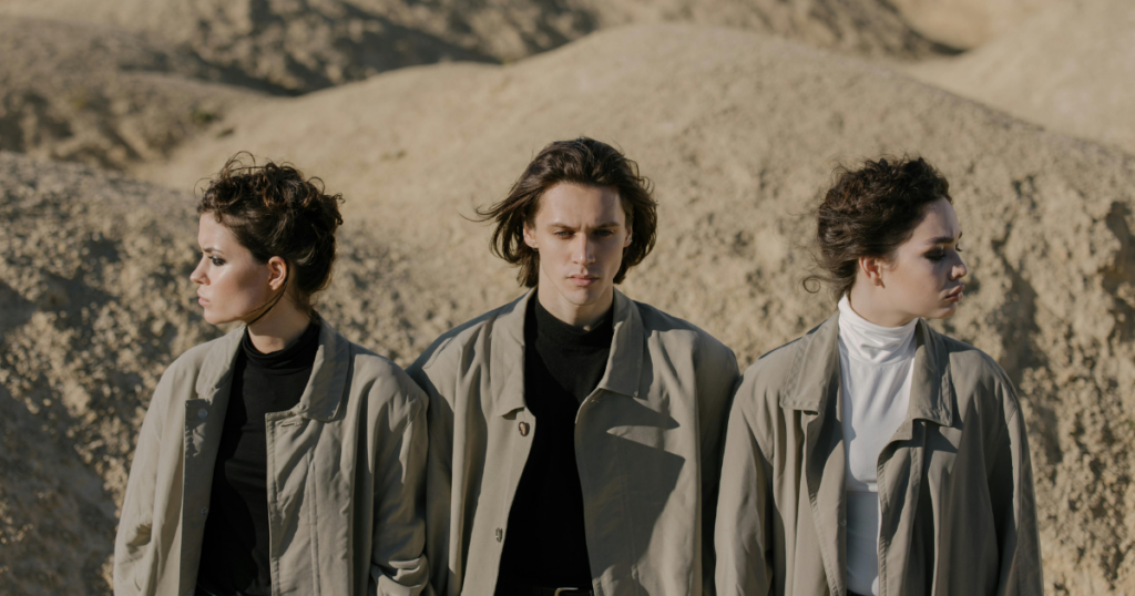 Polygamy vs Polyamory: Key Differences in Modern Love